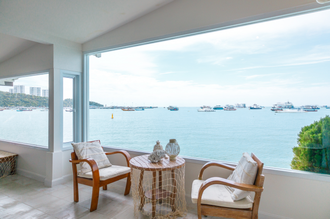 Banlay Home Cafe: Stunning Seaview in Pattaya - Pattaya - Taithaione