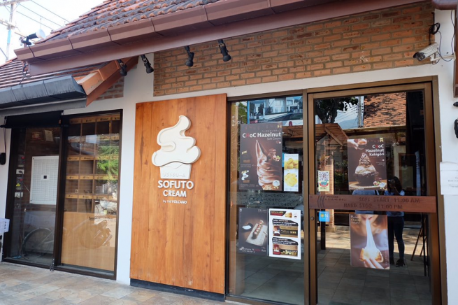 Chiang Mai Popular Sofuto Cream Ice Cream Shop - Chiang Mai - Taithaione