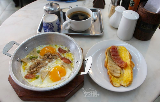 2 Classic Thai Breakfast Shops in Bangkok - Mr. Elephant - Taithaione